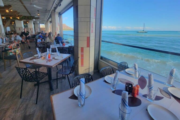 7 Best Breakfast Spots in Waikiki (according to a local!)