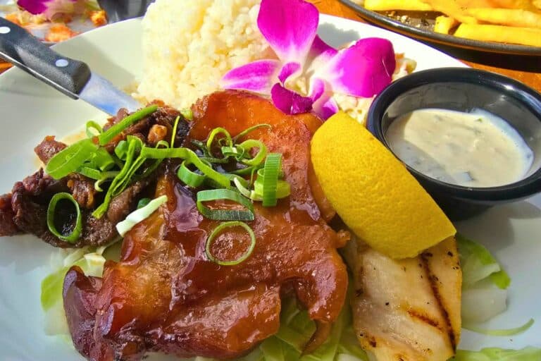 Bucket List Maui: 40 Awesome Things to See, Do & Eat! 🏖️🌺🍹