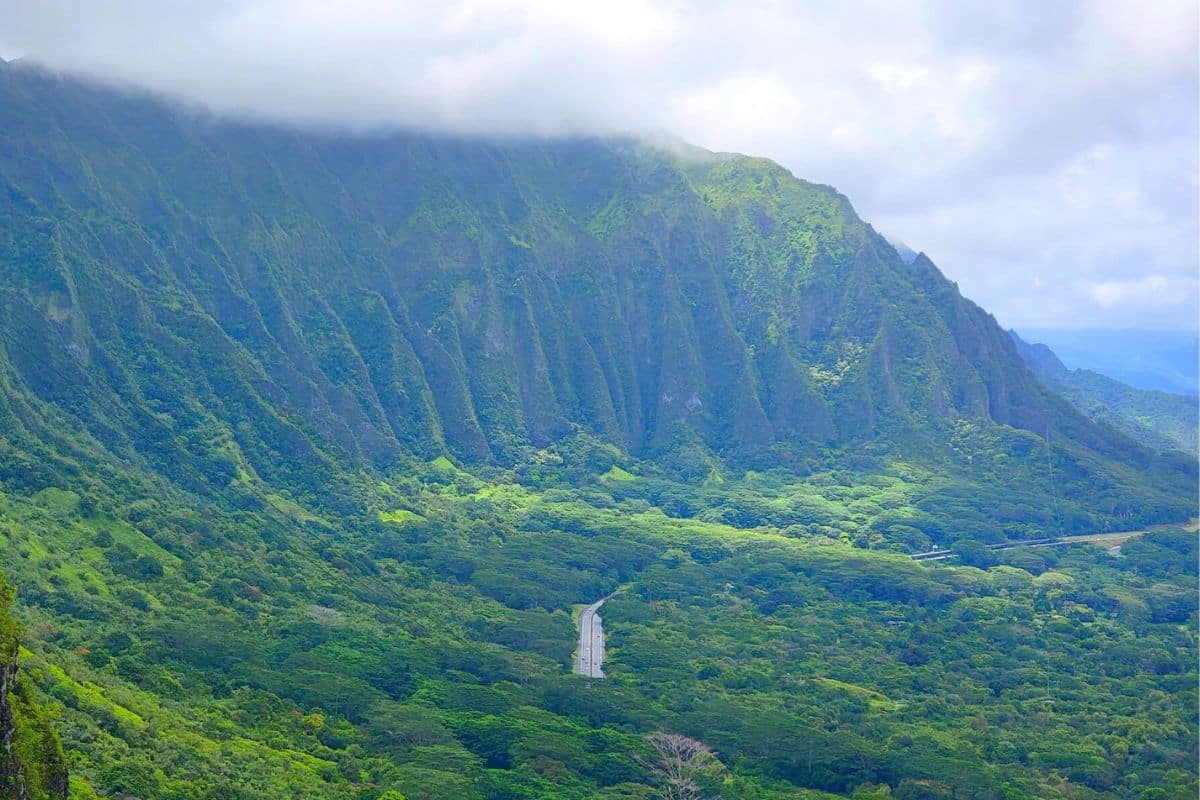 Haunted Hawaiian Legends Meet Epic Views at Oahu's Nu'uanu Pali Lookout