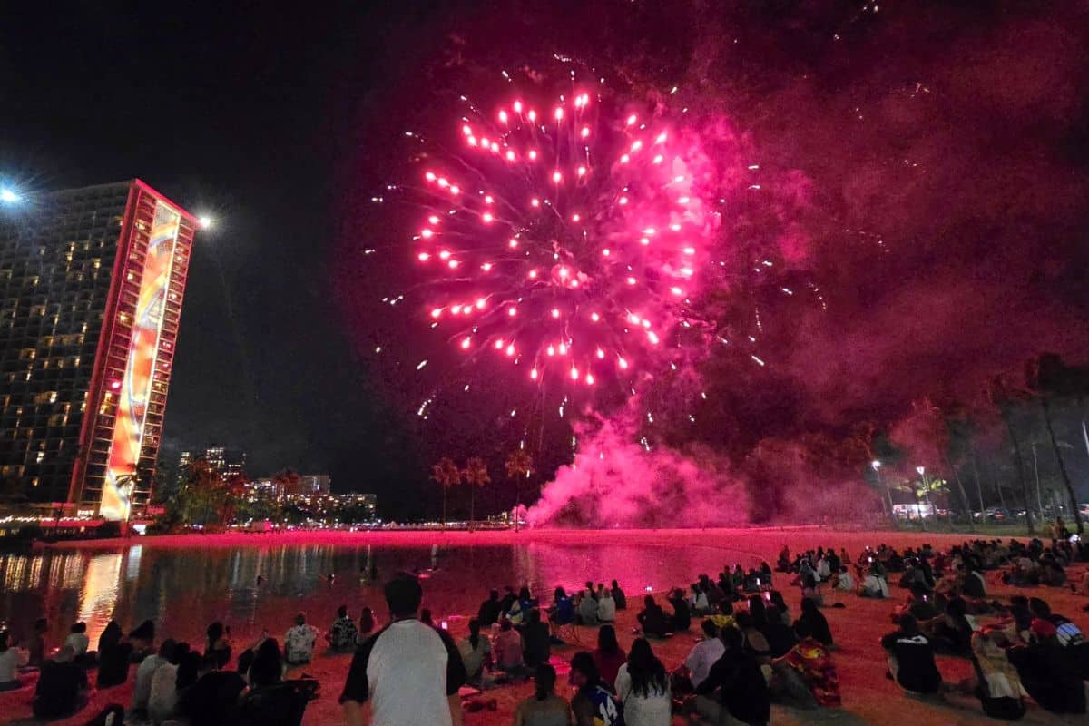 Waikiki's Friday Night Fireworks (where to watch by land, sea, or air!)🎆