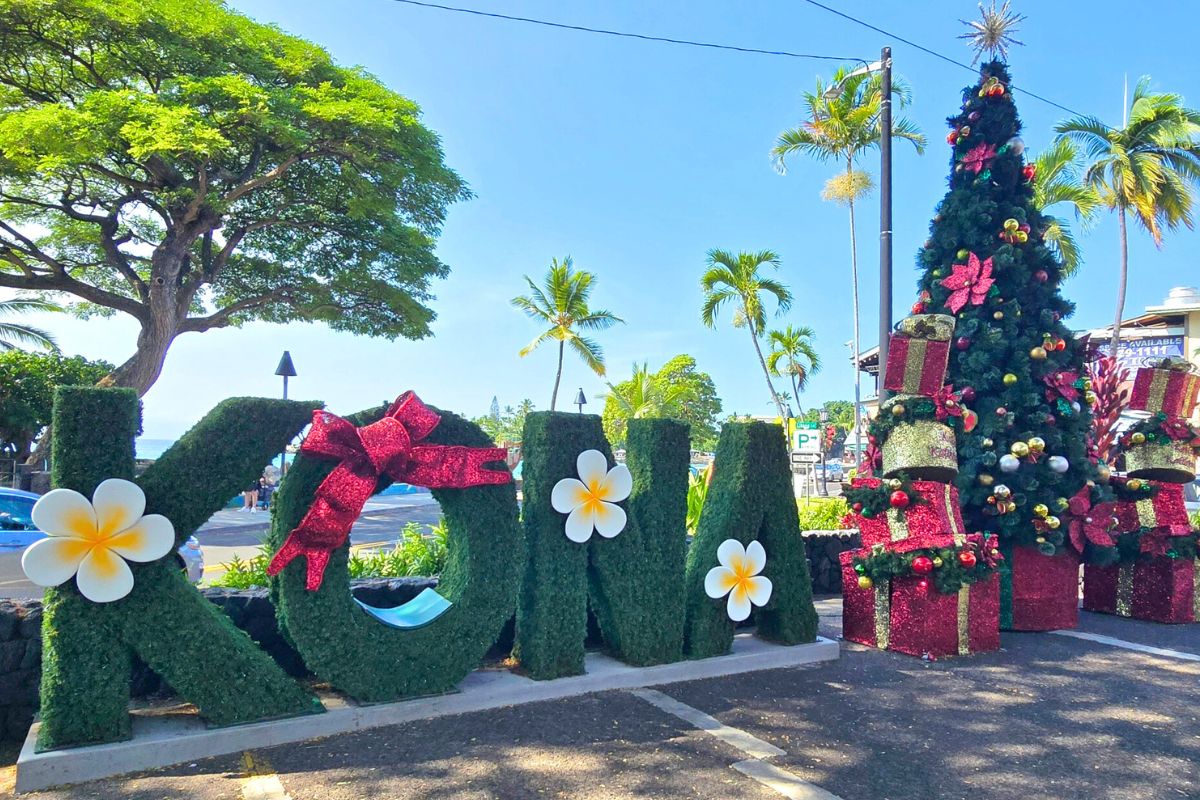 Dreaming of a White (Sand) Christmas? Say Aloha to Christmas in Hawaii!🎄🎅🌺